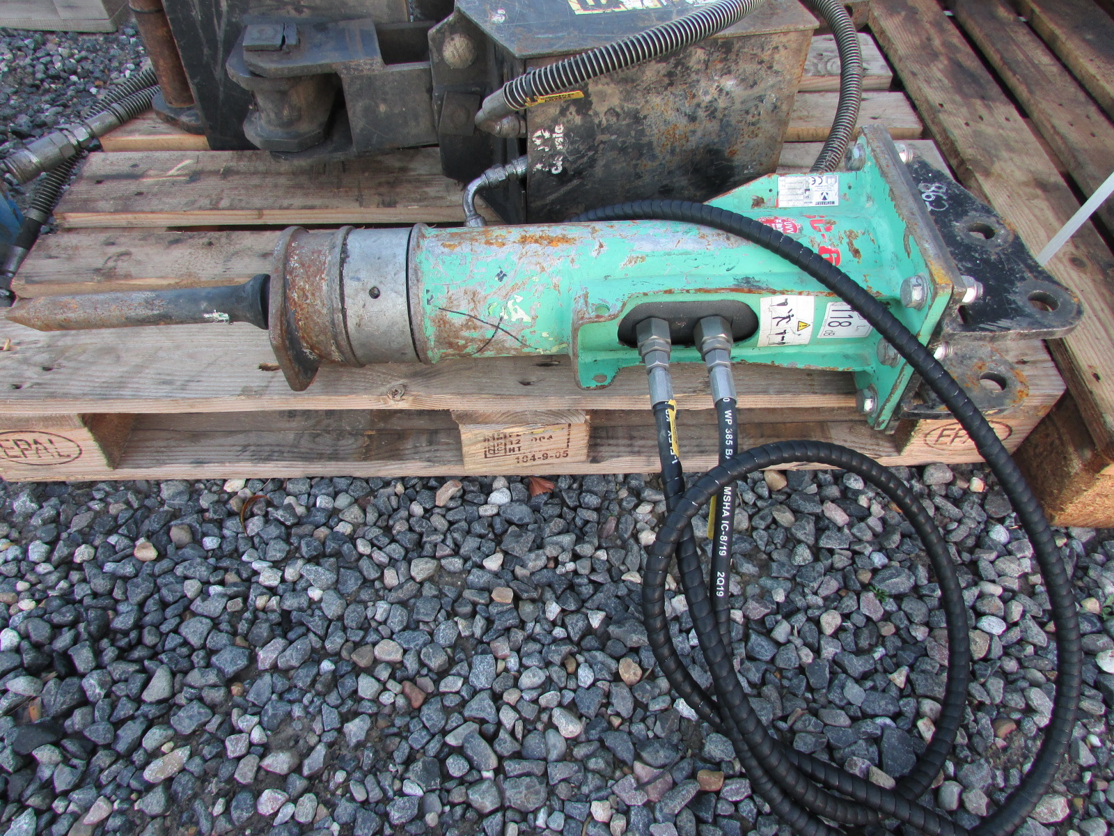 Montabert SC 6 Hydraulikhammer mit Spitzmeißel | Uwe Müller