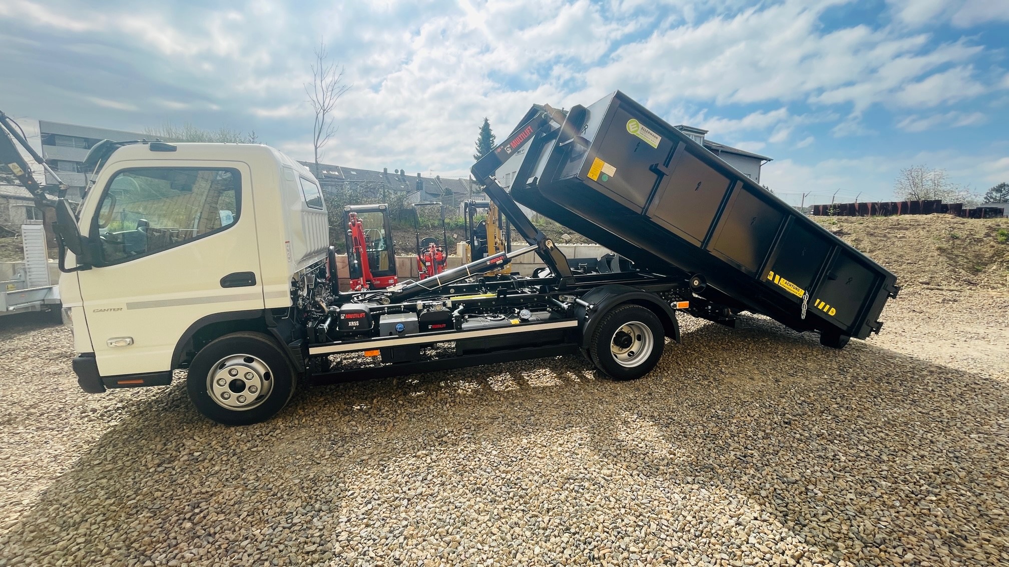 Fuso Canter 7 C 18 mit Abrollkipper HIAB | Uwe Müller