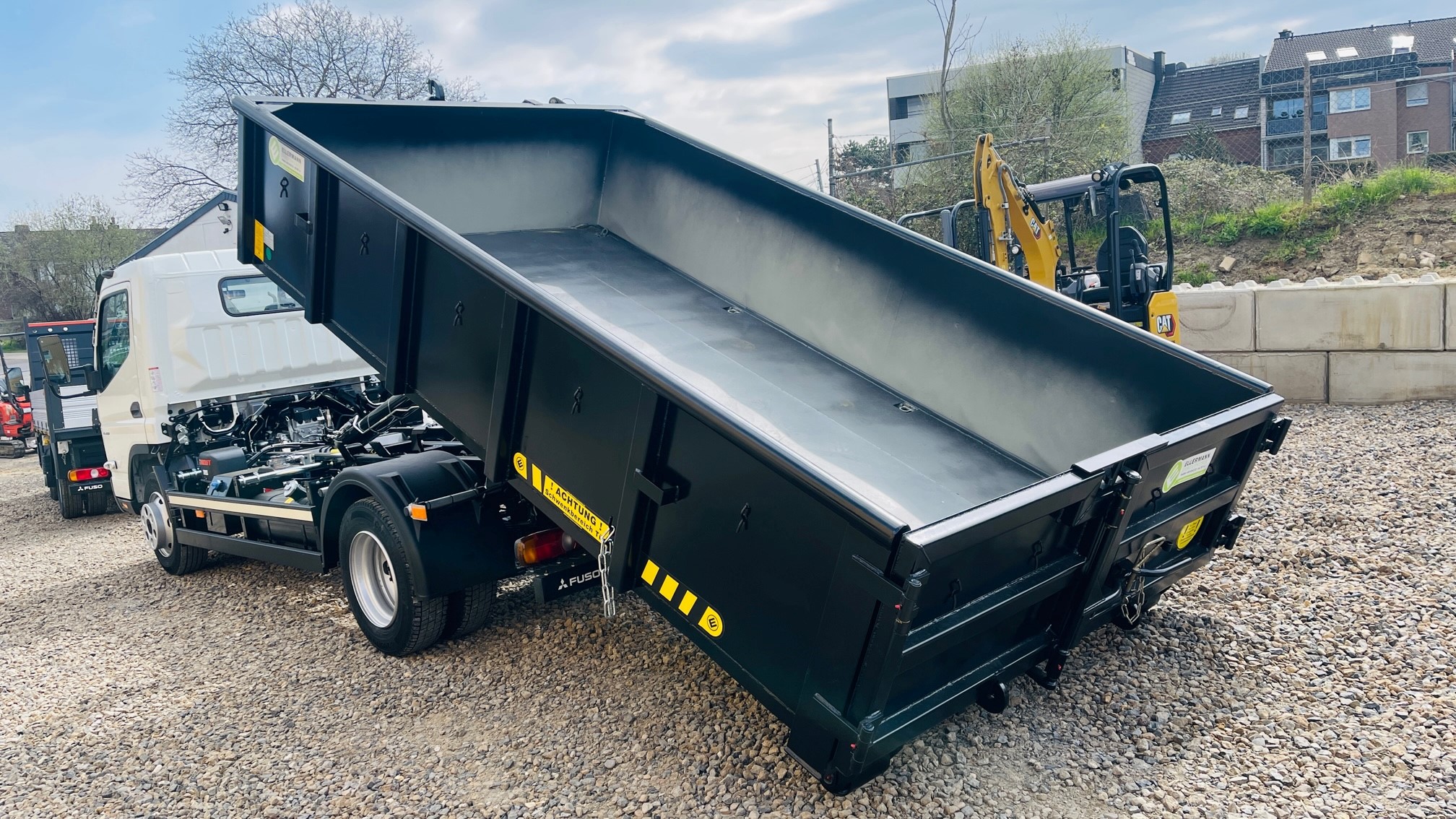 Fuso Canter 7 C 18 mit Abrollkipper HIAB | Uwe Müller